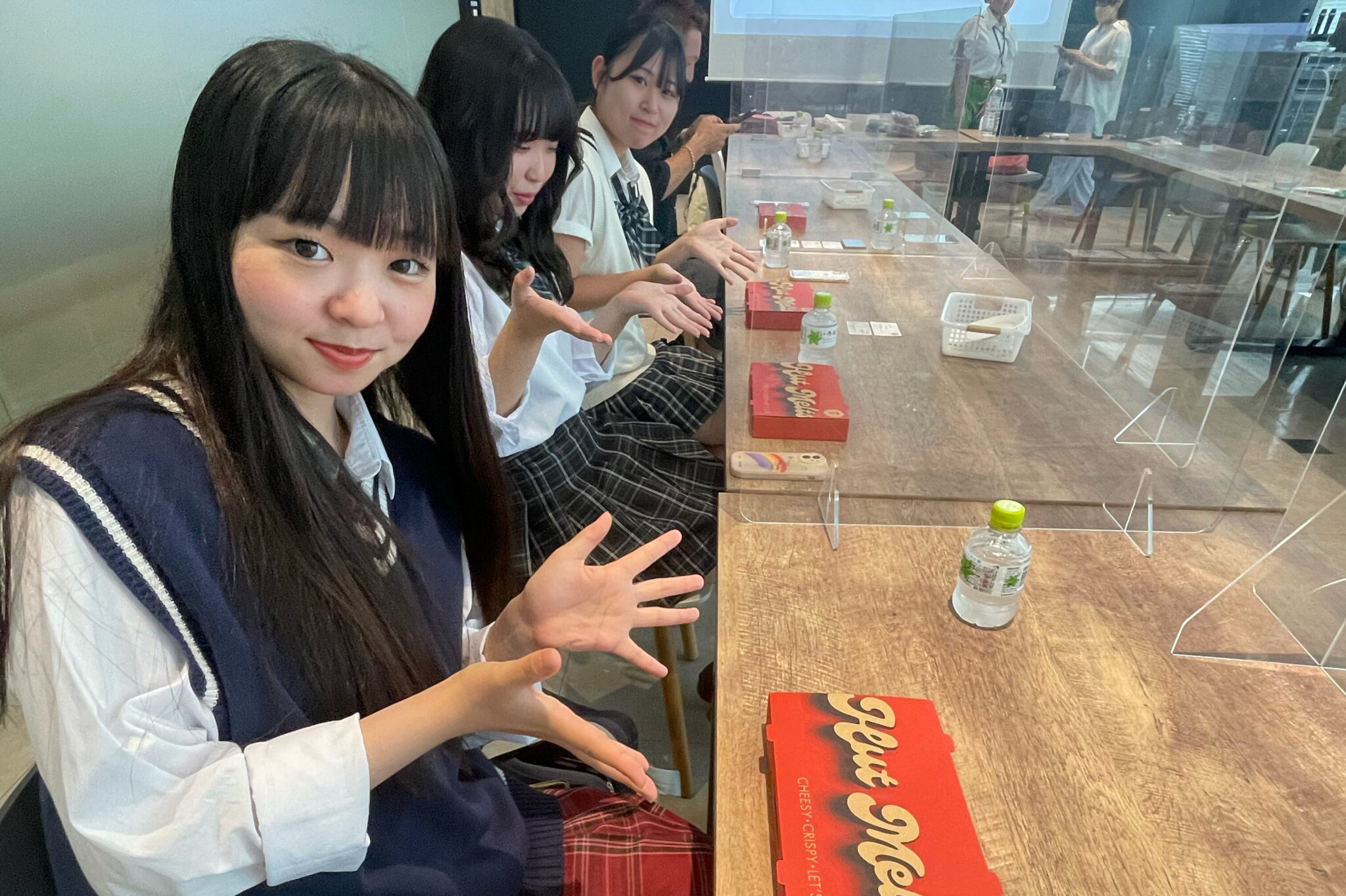 【Pizza Hut×WEGOコラボ】Z世代が“食べたいピザの味”を考えてみた！ | WE LABO